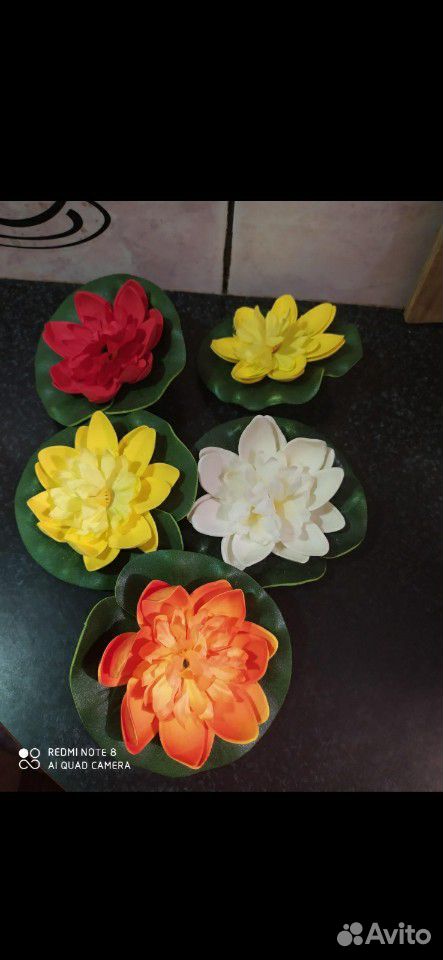 Искусственные кувшинки